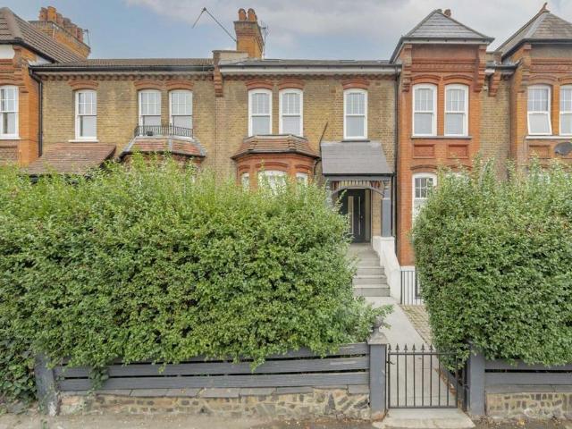 Ferme Park Road, London N8 1 bed flat to rent £2,500 pcm £577 pw