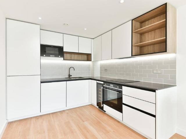Fermont House, Colindale, London, NW9 2 bed apartment to rent £2,249 pcm £519 pw