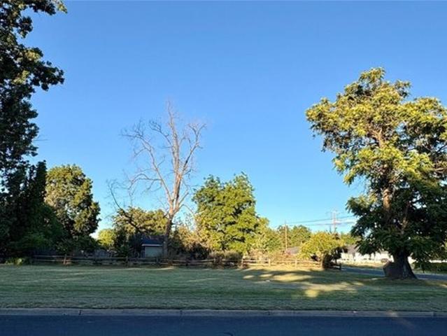 Fern Ave, Walla, WA 99362