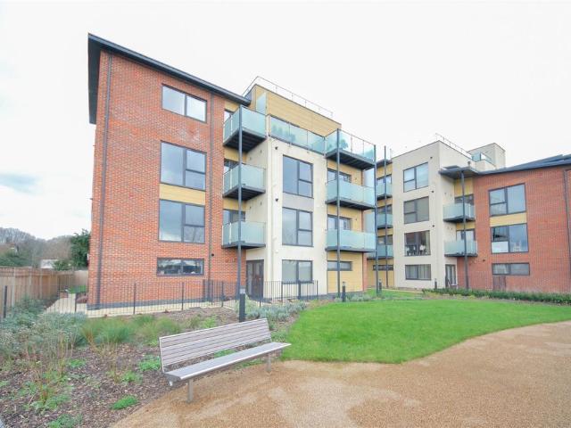 Fern Court, Kingswood Place, Hayes UB4, 2 bed flat to rent, £1,650 pcm | PrimeLocation