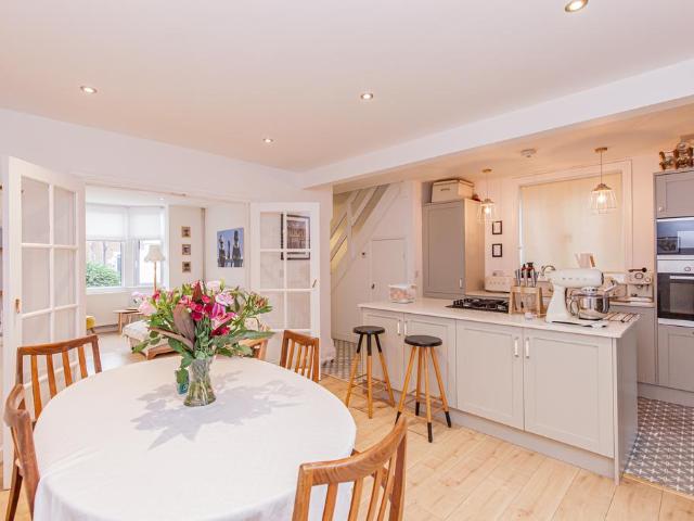 FERN HILL ROAD, OXFORD, OX4 3 bed semi detached house to rent £2,195 pcm £507 pw