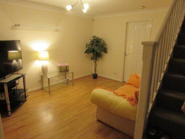 2 bedroom town house for rent in Fern Lea Grove, M38