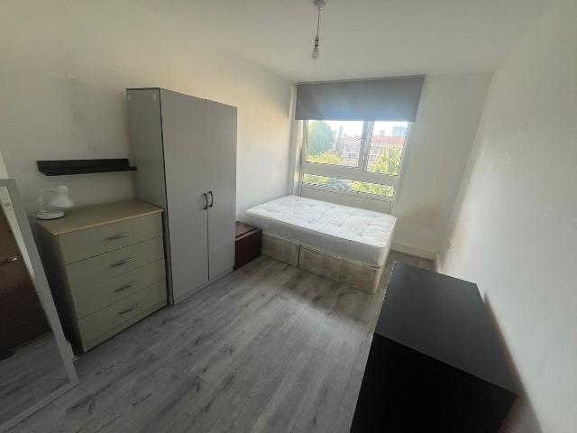 Fern Street, London E3, Room to rent, £945 pcm | PrimeLocation