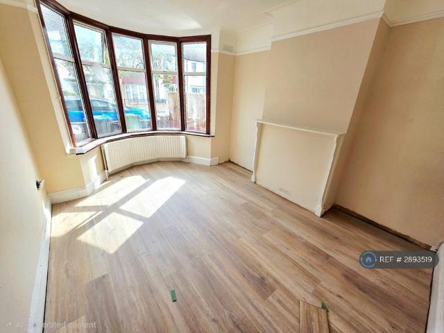 Fernbank Avenue, Wembley, HA0 4 bed terraced house to rent £2,600 pcm £600 pw