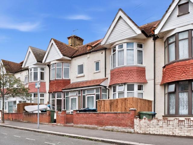 Fernbank Avenue, Wembley HA0, Room to rent, £1,200 pcm | PrimeLocation