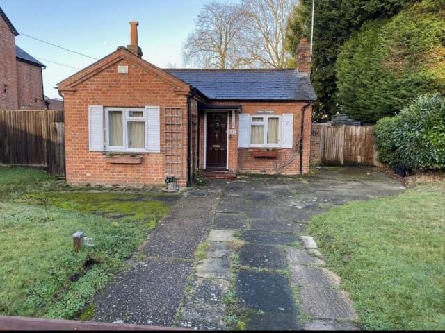 Fernbank Road, Ascot 3 bed detached bungalow to rent £1,975 pcm £456 pw