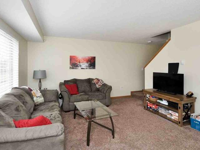 Fernbrook Townhomes 3 Bedroom Home for Rent at 14200 43rd Ave N, Plymouth, MN 55446