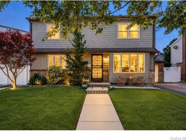 Ferngate Dr, Franklin Square, Home For Sale