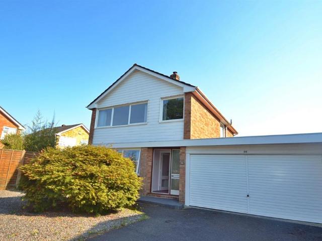 Ferndown 4 bed detached house to rent £1,900 pcm £438 pw