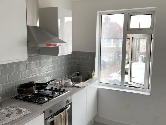 Ferndale Avenue, Hounslow TW4, 1 bed flat to rent, £1,350 pcm | PrimeLocation