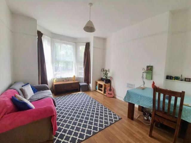 Ferndale Crescent, Uxbridge UB8, 5 bed terraced house to rent, £2,900 pcm | PrimeLocation