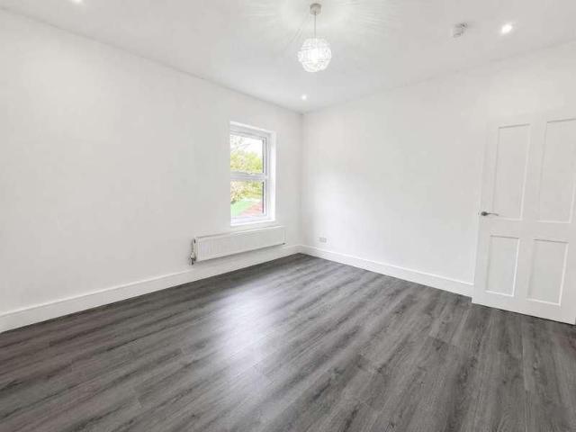 Ferndale Road, Luton, LU1