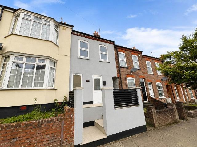 Ferndale Road, Luton LU1, 3 bed terraced house to rent, £1,800 pcm | PrimeLocation