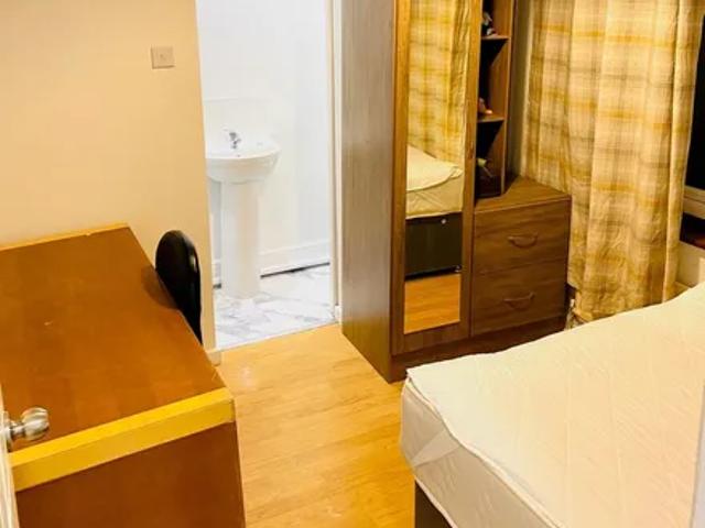 Ferndale Road, Liverpool, L15 3JZ, United Kingdom | Room for rent #124213096 | Rentberry