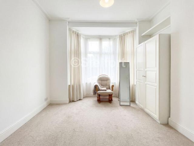 Ferndale Road, London, E11 4 bed terraced house to rent £2,450 pcm £565 pw