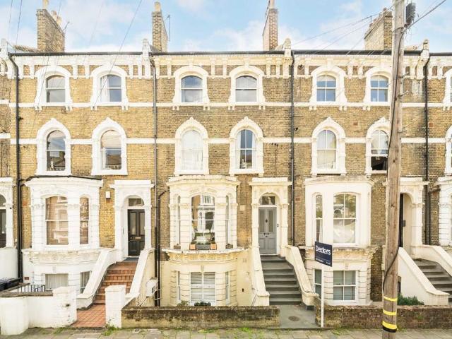 Ferndale Road, London SW4 1 bed flat to rent £2,050 pcm £473 pw