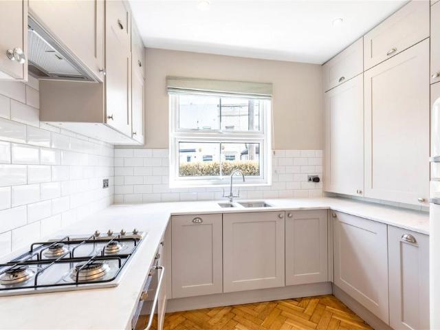 Ferndale Road, London, SW4 2 bed end of terrace house to rent £2,850 pcm £658 pw