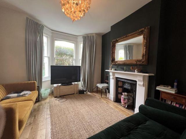 Ferndale Road, London SW4 4 bed property to rent £4,600 pcm £1,062 pw