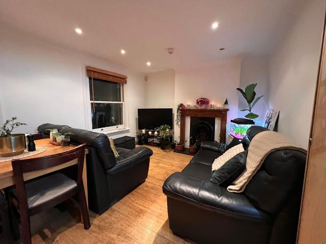 Ferndale Road SW4, 2 bed flat to rent, £2,350 pcm | PrimeLocation