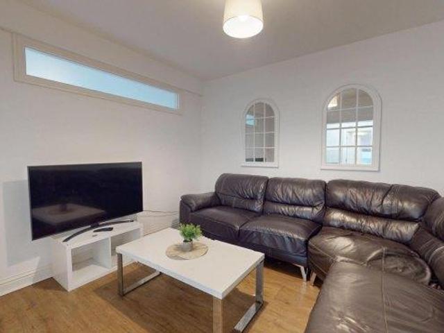 Ferndale Road 6 bed house share to rent £3,900 pcm £900 pw
