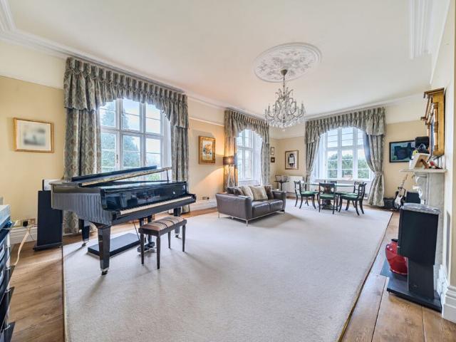 Fernden Heights, Haslemere, GU27