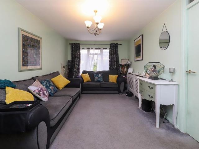 Fernes Close, Uxbridge, UB8