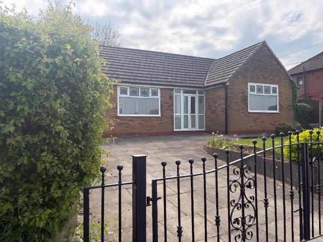 Ferney Field Road, Chadderton, Oldham 3 bed bungalow to rent £1,395 pcm £322 pw