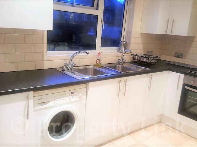 Fernhall Drive, Ilford IG4, Room to rent, £1,050 pcm | PrimeLocation
