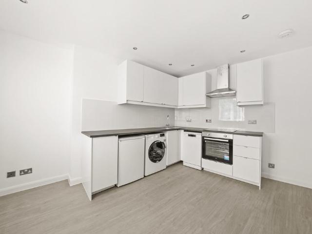 Fernhead Road, Maida Hill W9 2 bed flat to rent £2,500 pcm £577 pw