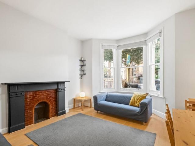 Fernhead Road, London 2 bed flat to rent £2,650 pcm £612 pw