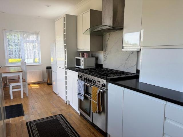 Fernhill Road, Begbroke 3 bed detached house to rent £1,900 pcm £438 pw