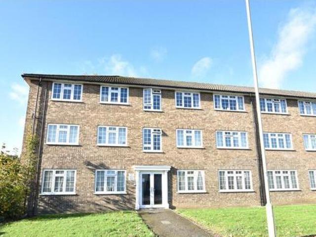 Fernhill Road, Farnborough, 2 Bedroom Apartment