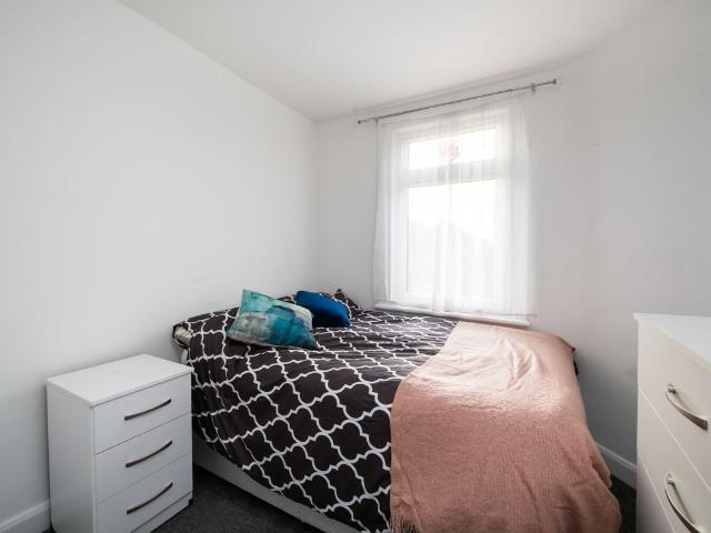 Fernhill Street, London E16, Room to rent, £998 pcm | PrimeLocation