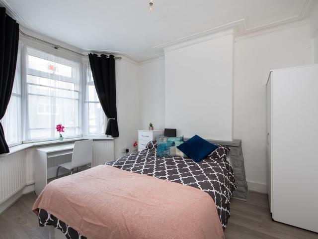Fernhill Street, London E16, Room to rent, £998 pcm | PrimeLocation