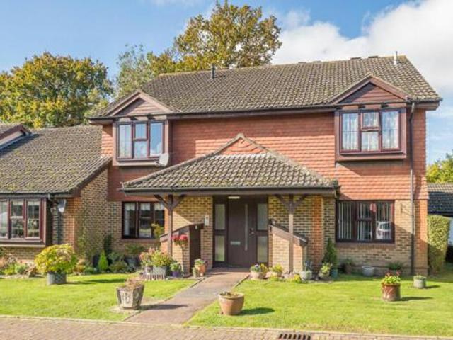 Fernhurst, Ash Grove, Haslemere, 2 Bedroom Flat