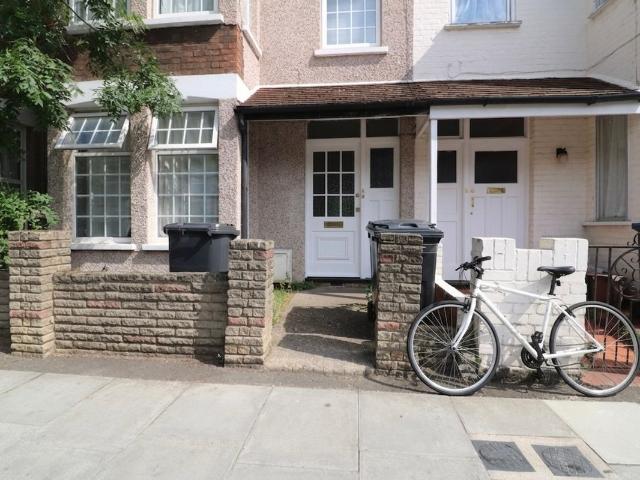Fernlea Road, Mitcham CR4, Room to rent, £650 pcm | PrimeLocation