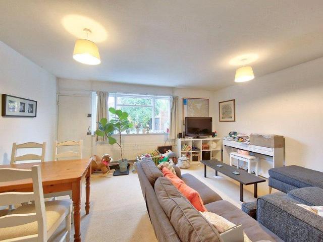 Fernlea Road, SW12 3 bed terraced house to rent £3,200 pcm £738 pw