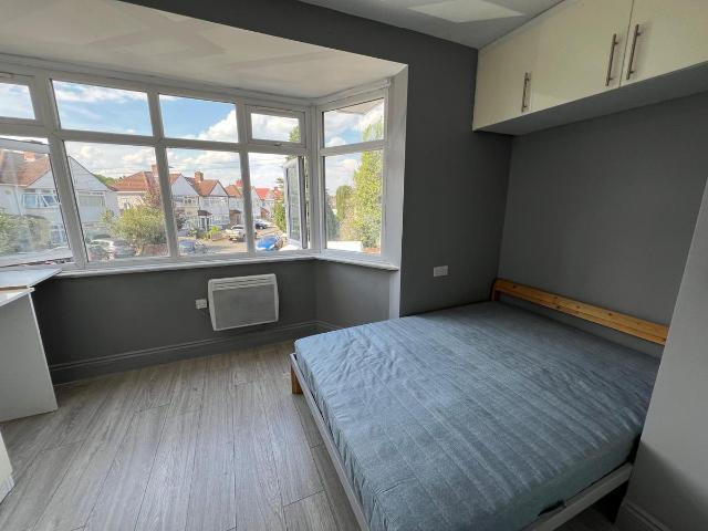 Fernside Avenue Feltham, London TW13, 1 bed flat to rent, £950 pcm | PrimeLocation