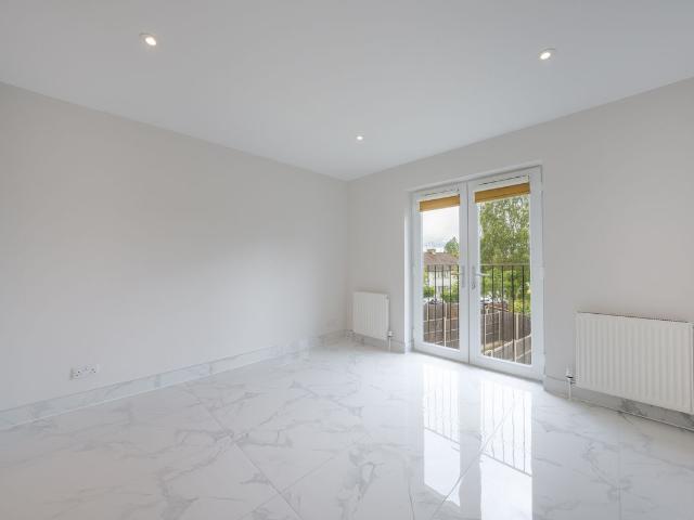 Fernside Avenue, London NW7, 3 bed maisonette to rent, £2,300 pcm | PrimeLocation