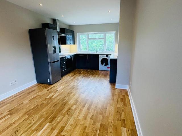Fernwood Avenue, HA0 2HF HA0 3 bed maisonette to rent £2,400 pcm £554 pw
