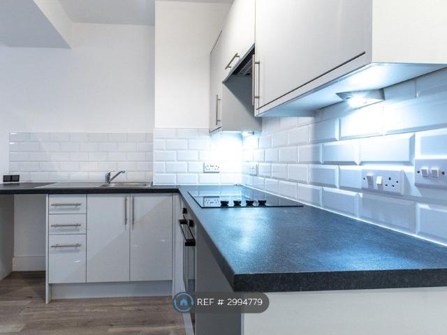 Fernwood Court, Bournemouth BH1, Studio to rent, £695 pcm | PrimeLocation
