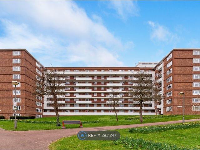Fernwood, London SW19, 3 bed flat to rent, £2,630 pcm | PrimeLocation