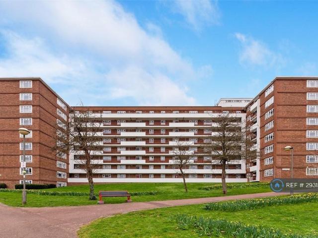 Fernwood, London, SW19 3 bed flat to rent £2,630 pcm £607 pw