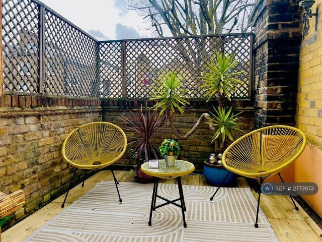 Ferntower Road, London, N5 2 bed maisonette to rent £3,100 pcm £715 pw