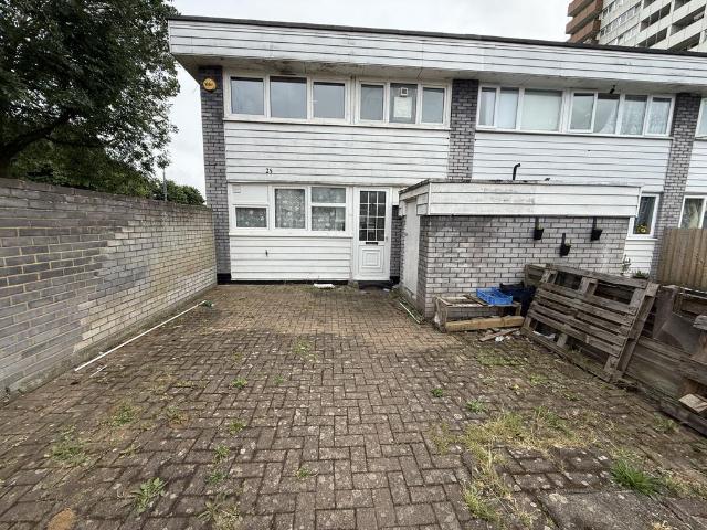Ferraro Close, HOUNSLOW, Greater. 3 bed terraced house to rent £2,600 pcm £600 pw