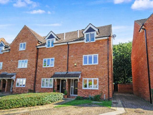 Ferrars Court, Cambs PE29 3 bed end of terrace house to rent £1,495 pcm £345 pw