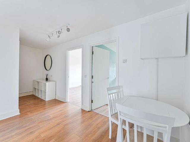 Ferrey Mews, Brixton, London, SW9 1 bed flat to rent £2,200 pcm £508 pw