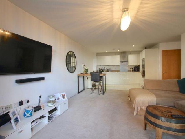 Ferry Court, Cardiff CF11 2 bed apartment to rent £1,450 pcm £335 pw