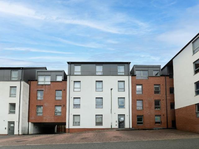 Ferry Gait Crescent, Ferry Road. 2 bed flat to rent £1,095 pcm £253 pw