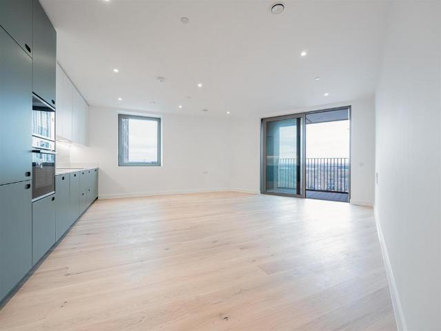 Ferry Island, Station Road N17 2 bed apartment to rent £2,650 pcm £612 pw